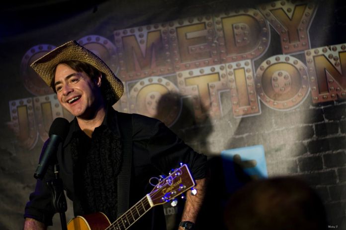 Christian Reilly | musical comedian and MMT-lover